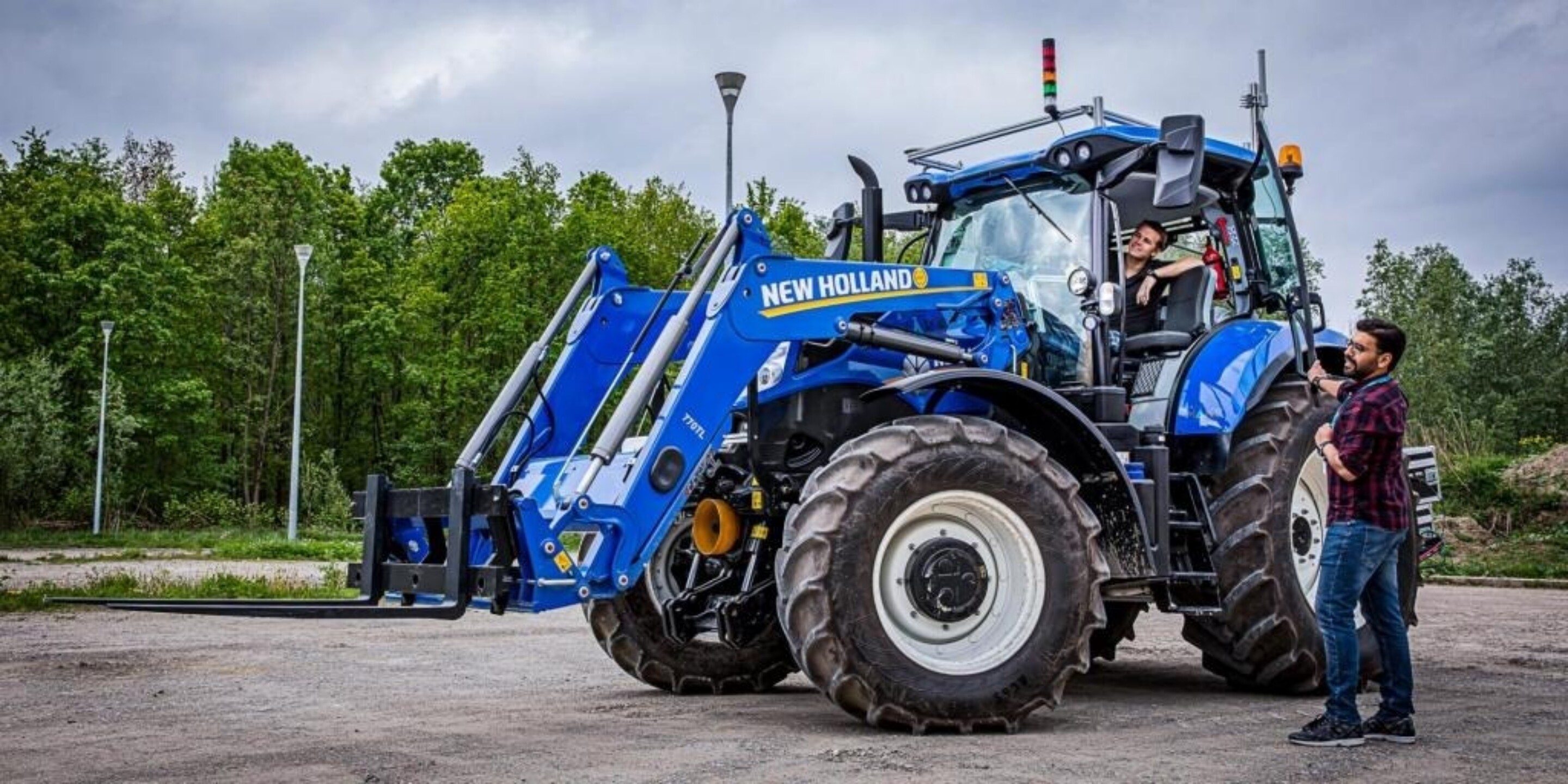 The self-driving tractor that takes over tasks from… - Flanders Make